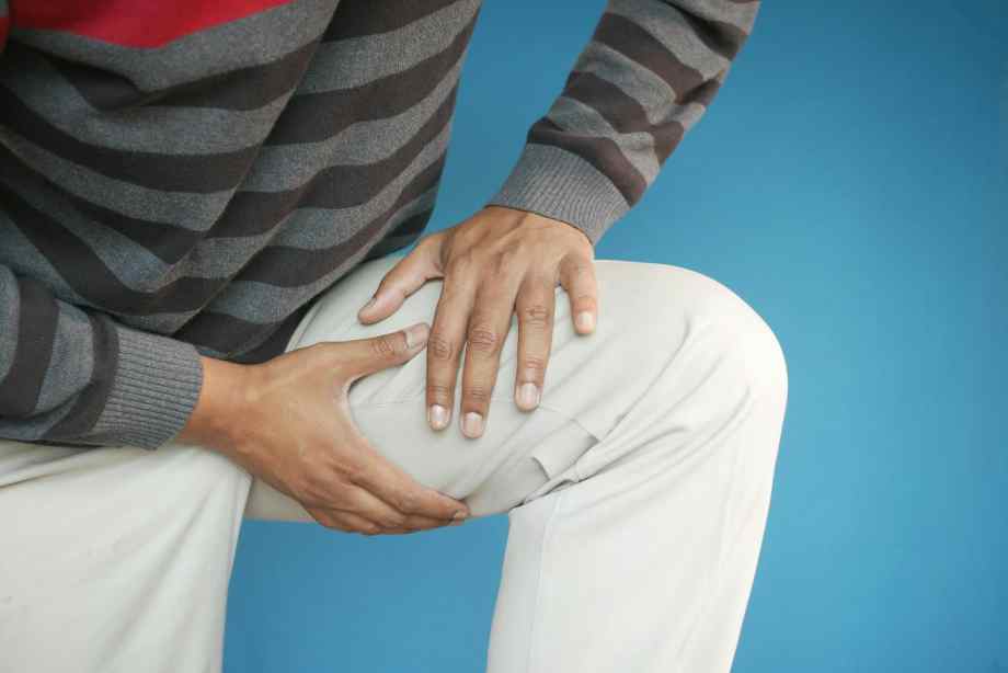 Sensation de brûlure dans les jambes et les bras : causes possibles et ...